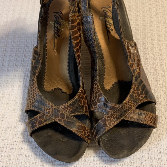 Very Volatile | Shoes | Very Volatile 4 Animal Print Wedge 8 | Poshmark